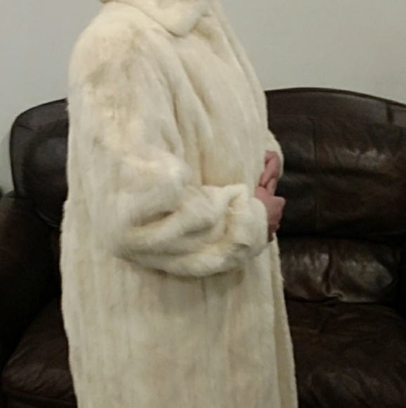 Oscar de la Renta | Jackets & Coats | White Full Length Mink Fur Coat ...